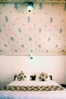 Quarto Duplo de Luxo, 1 cama king-size, não fumadores, vista para a montanha | Cofre no quarto, com decoração personalizada 
