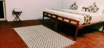 Quarto casal superluxo, 1 cama King, para não fumantes, vista para a montanha | Cofres nos quartos, escrivaninha, espaço de trabalho para notebook
