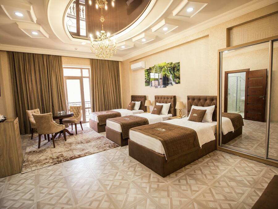 Quarto Triplo Superior | Roupa de alta qualidade, cofre no quarto, com decoração personalizada