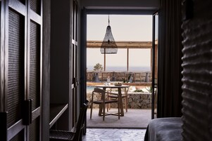 Quarto Duplo Júnior | Roupa hipoalergénica, minibar, cofre no quarto 