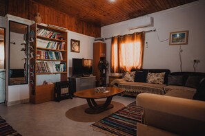 Casa Familiar | Com decoração personalizada, secretária, Wi-fi grátis 