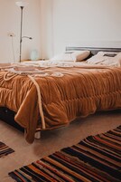 Casa família | Individualmente decorados, escrivaninha, Wi-Fi de cortesia