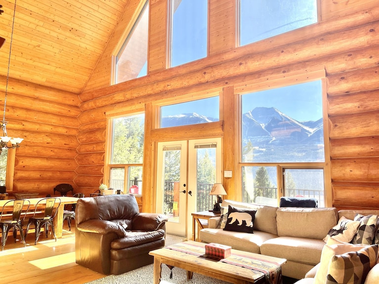 Spectacular Mountain Views In Beautiful Log Chalet - Banff National Park