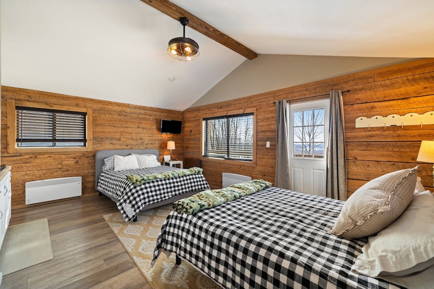 Ace Cabin Cozy Cabin - Hot Tub, Firepit, Views, Near Skiing, Trails & Lakes! - Pennsylvania