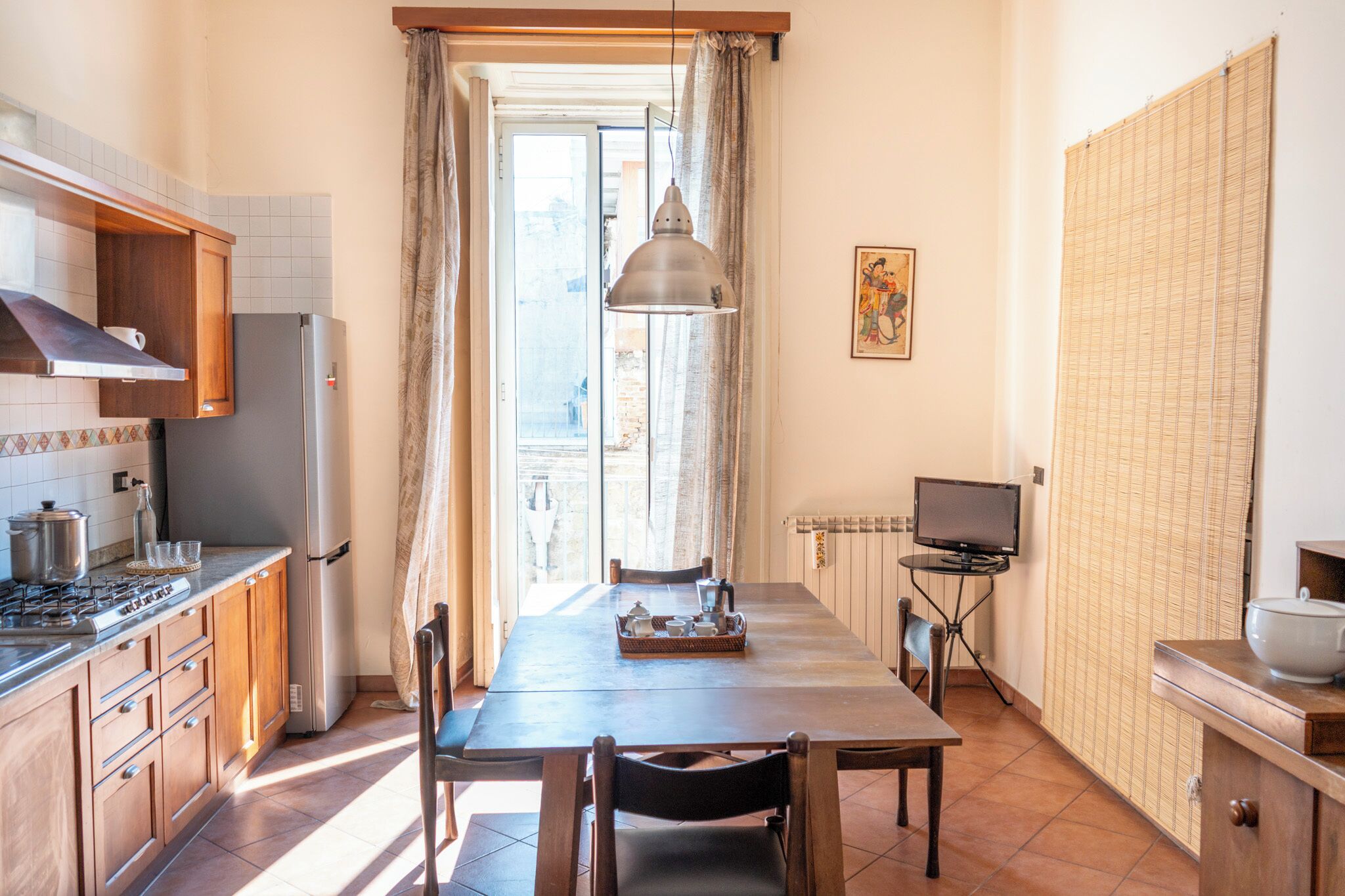 Apartamento, 4 quartos | Cozinha privada | Geladeira grande, micro-ondas, fogão, cooktop