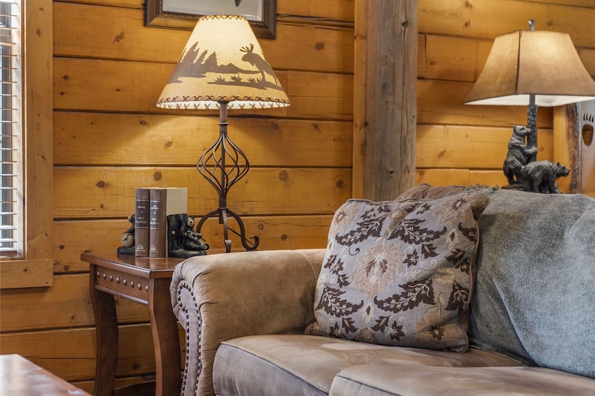 Honeymooner's Cabin With Whirlpool Tub & Fireplace - Heart Of Branson - Missouri