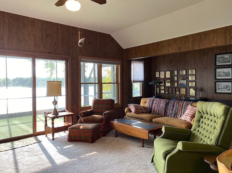 Rustic Three Bedroom Cabin With 28 Foot Dock On Cedar Lake - Nashua, Iowa - Iowa