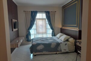 Quarto Superior | Secretária, Wi-fi grátis, roupa de cama fornecida 