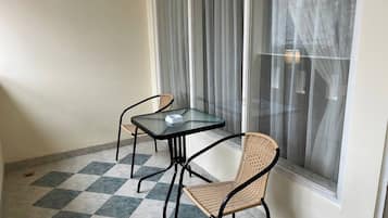Quarto duplo luxo | Escrivaninha, Wi-Fi de cortesia, roupa de cama