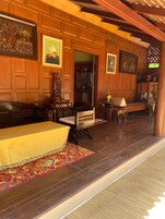 Secretária, Wi-fi grátis, roupa de cama fornecida 