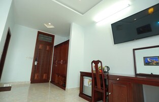 Minibar, secretária, secretária adequada para computadores portáteis 