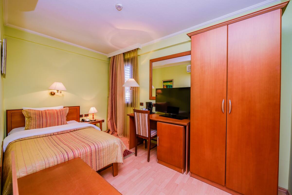 Quarto Individual | Secretária, quartos insonorizados, Wi-fi grátis