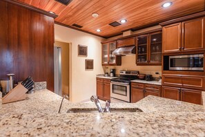Apartamento, várias camas (Superior Apartment) | Cozinha privada