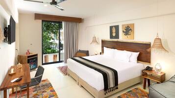 Roupa de alta qualidade, edredões de penas, minibar, cofre no quarto