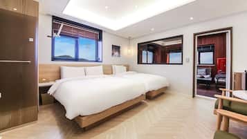 Suíte família, vista para o oceano (Spa, Netflix + Styler + Air purifier) | 1 quarto, roupas de cama premium, edredons de pluma, escrivaninha