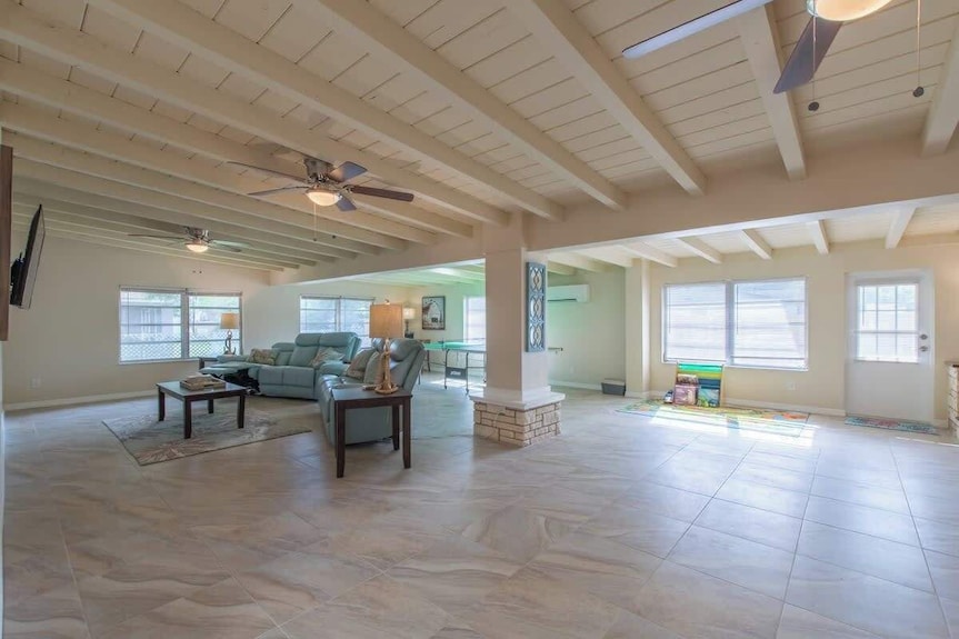 4 Bed 2 Bath Near Siesta Key - Pet Friendly - Sarasota, FL