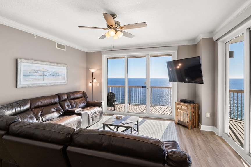 Gulf-front Corner Penthouse - Pools, Gym, Hot Tub - Panama City Beach, FL