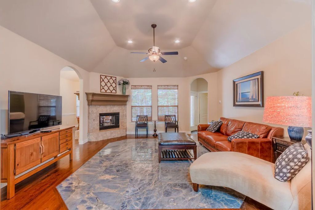 Lake Lewisville Family Getaway-lake Toys, Hottub, Mini Golf, Theater, Kids Room! - Corinth, TX