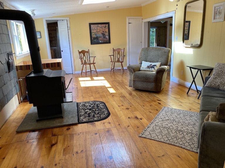 Dancing Horse Lodge - Lake Onota, MA