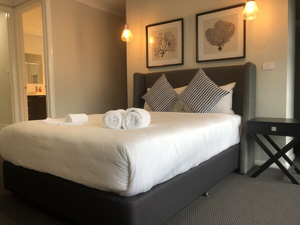 Quarto Superior, 1 cama queen-size, não fumadores | Ferro/tábua de engomar, Wi-fi grátis 