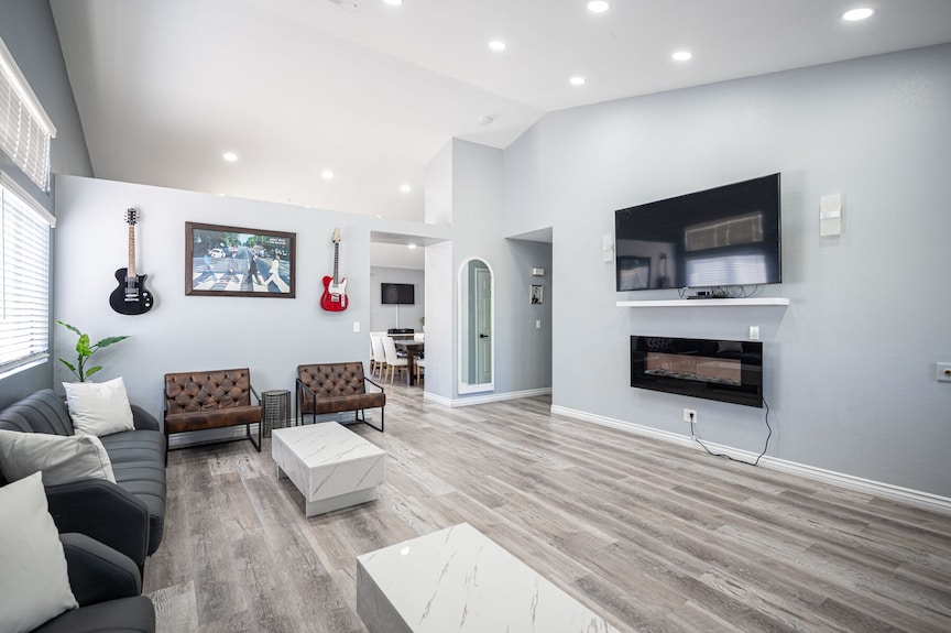 Luxury By The Strip 5 Star Home Close To Lvb And Airport. Great Family Home. - Henderson