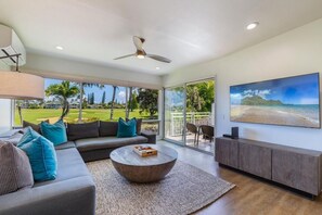 Apartamento em Condomínio Fechado, 2 quartos | Sala de estar | Smart TV