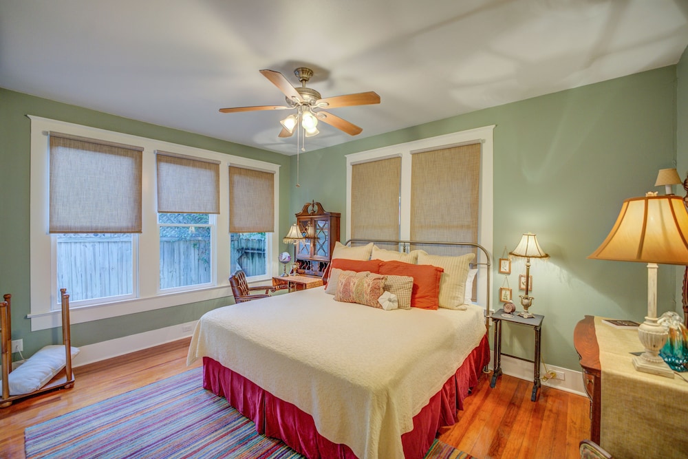 New Braunfels Bungalow Central To Attractions/ Downtown - New Braunfels, TX