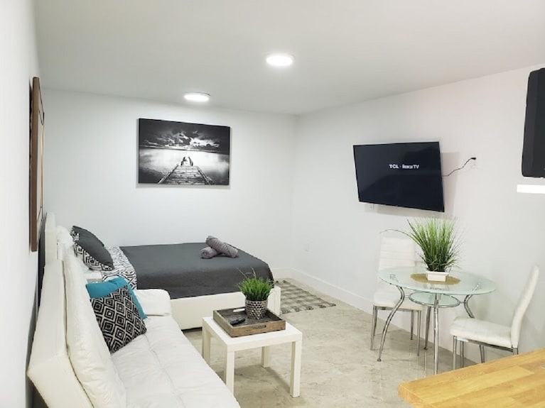 Lil' N' Cozy Studio Near Fll Beach, Las Olas Shops & Nightlife - Sunrise, FL