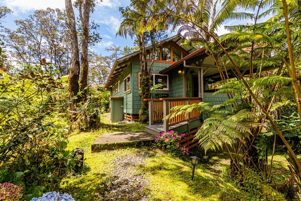 Darling, Private Cottage Near Hawaii Volcanoes Nat'l Park - Volcano | Vrbo