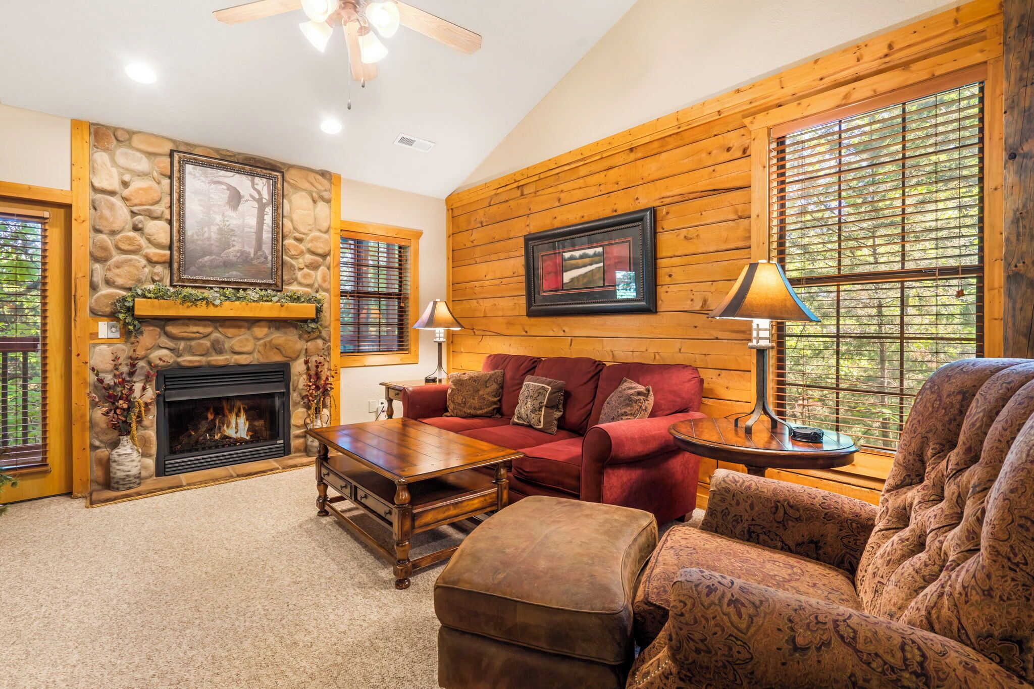 Walk-in Cabin • Golf Nearby • Ticket Discounts! - Missouri