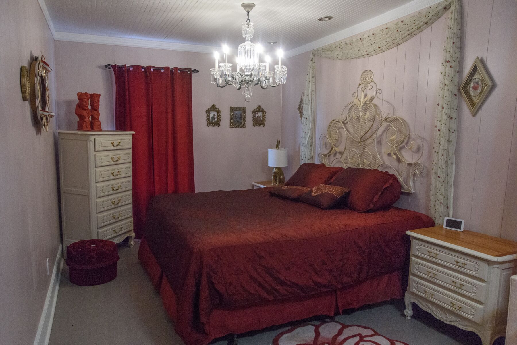 The Royal Suite At The Hatter Cafe And Country Inn\nbreakfast Included - Mentone, AL