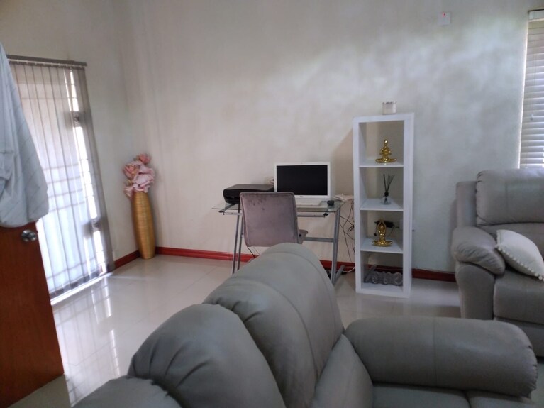 Palms Of Arcadia - Kingston