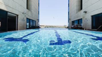 Piscina exterior sazonal