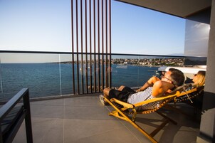 Suite Presidencial, banheira de hidromassagem grande, vista para o mar | Vista da varanda