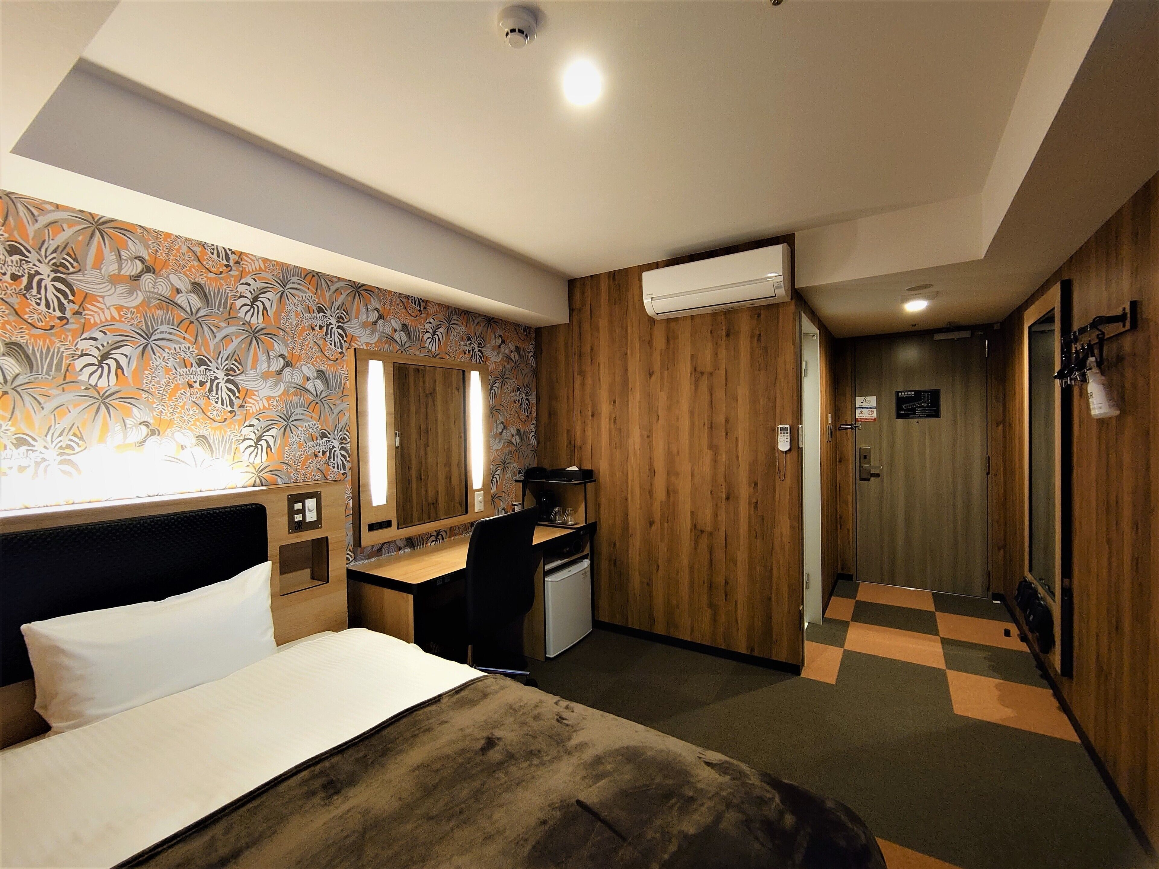 Edredons de pluma, escrivaninha, cortinas blackout, Wi-Fi de cortesia