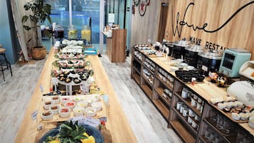 Café da manhã com buffet todos os dias mediante uma taxa