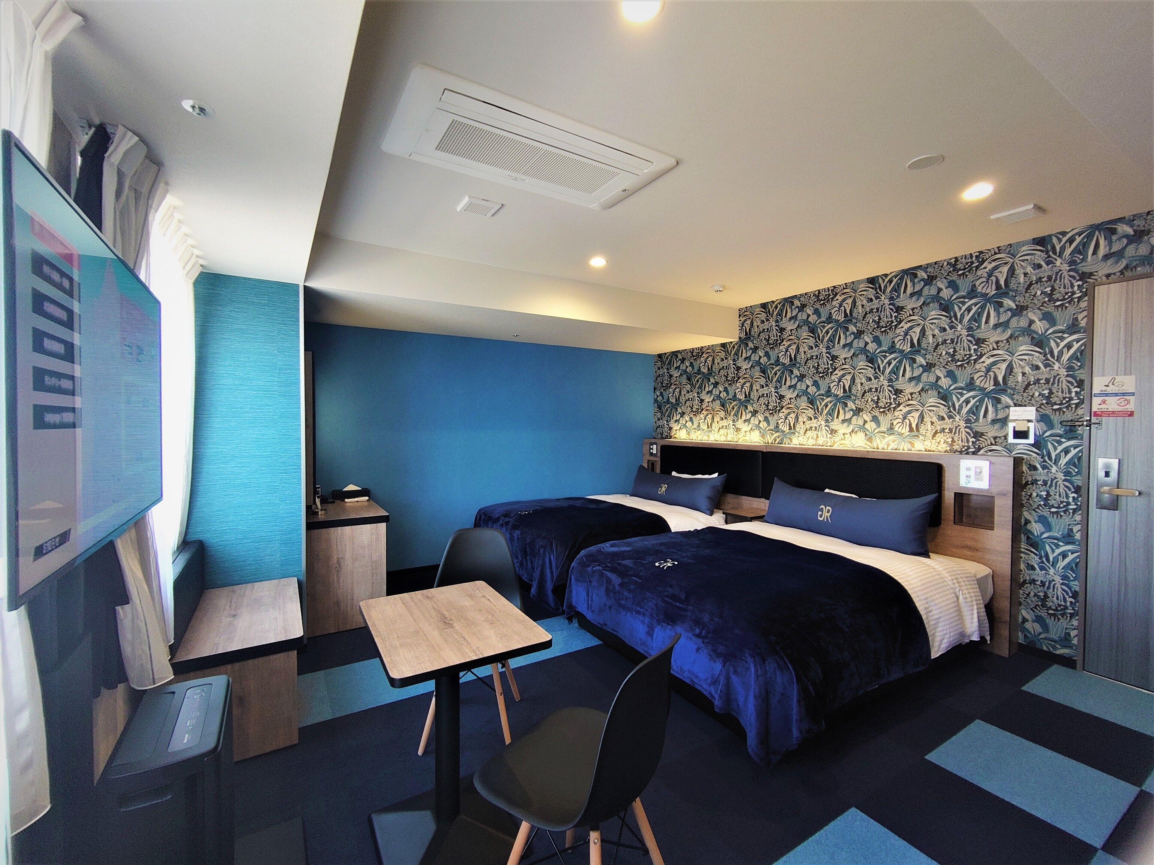 Edredons de pluma, escrivaninha, cortinas blackout, Wi-Fi de cortesia