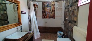 Casa de campo, várias camas | Banheiro | Banheira e chuveiro separados, banheira de imersão, toalhas de banho 