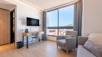 Minibar, Wi-fi grátis, roupa de cama fornecida