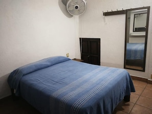 Quarto Duplo Económico | Com decoração personalizada, com mobília individualizada 