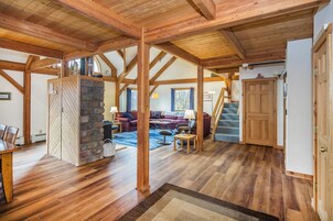 Casa, várias camas (Viewmont Chalet) | Área de estar