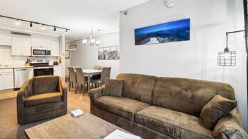 Condo, várias camas (Whiffletree C2) | Área de estar