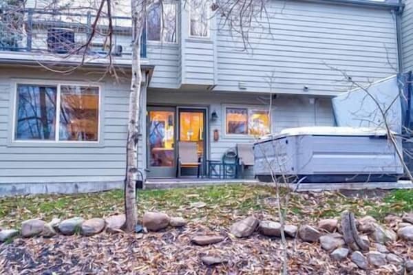 Hidden Creek Chalet-creekside Hot Tub\/next To Lift - Snowbird, UT