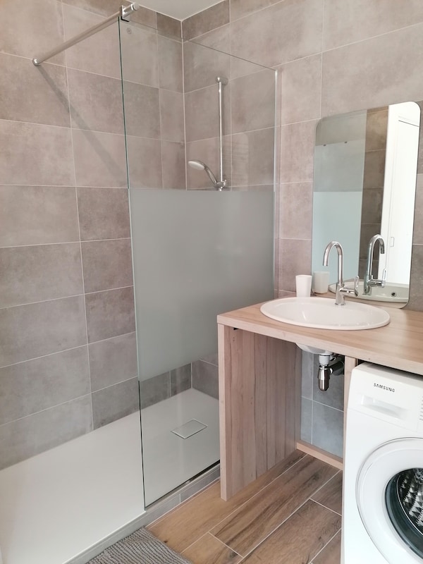 Spacious Apartment Next To The Lake - Lac de Serre-Ponçon