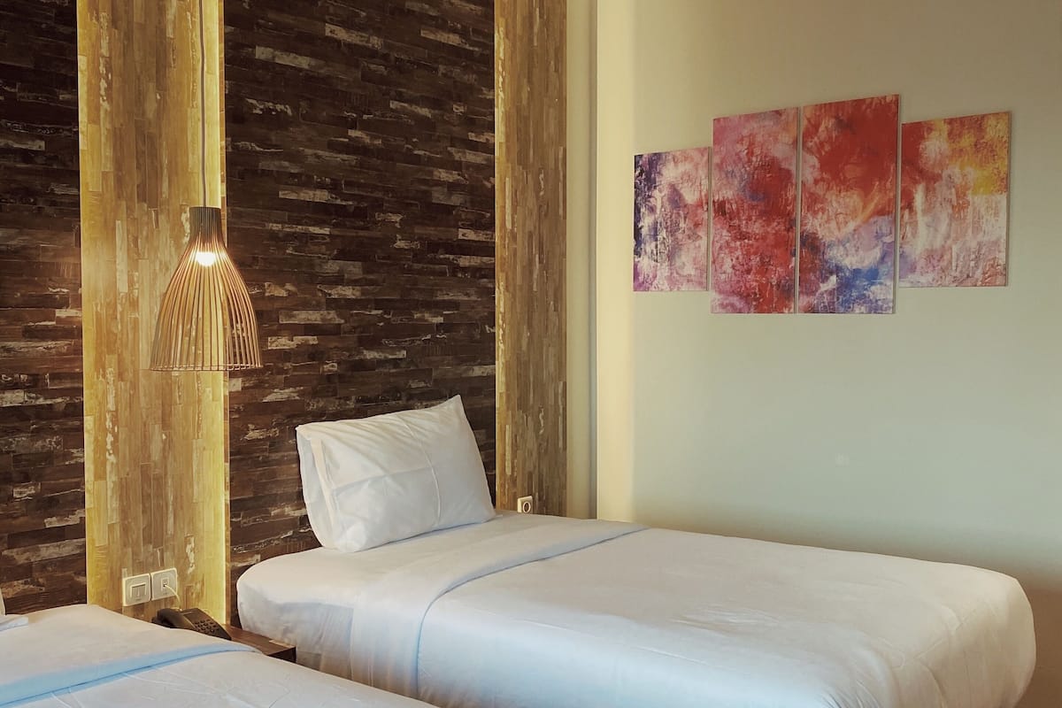 Quarto Twin Superior | Minibar, cofre no quarto, ferro/tábua de engomar, Wi-fi grátis