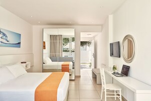 Bungalow, vista para o jardim | Cofre no quarto, secretária, quartos insonorizados, Wi-fi grátis
