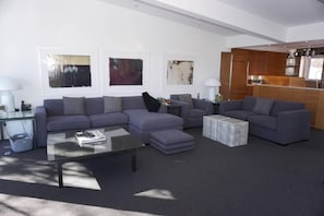 Casa, várias camas (115 Martingale Pl) | Sala