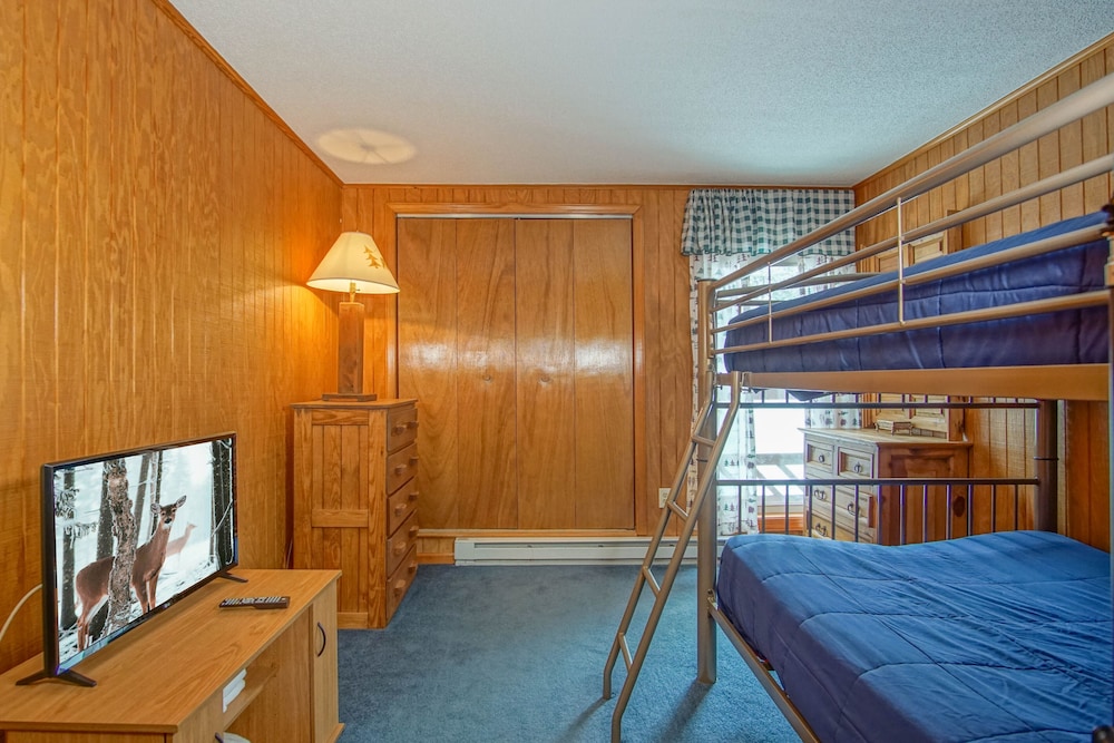 Leatherbark - 207b 2 Bedroom, 2 Bath, Sleeps 8, Next To Village - Snowshoe, WV