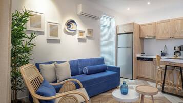 Suíte luxo, 1 quarto, vista para o porto, de frente para o mar | Cozinha privada | Geladeira grande, cooktop, lava-louças, chaleira elétrica