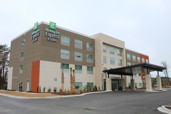 Holiday Inn Express & Suites Latta By Ihg - Dillon, SC